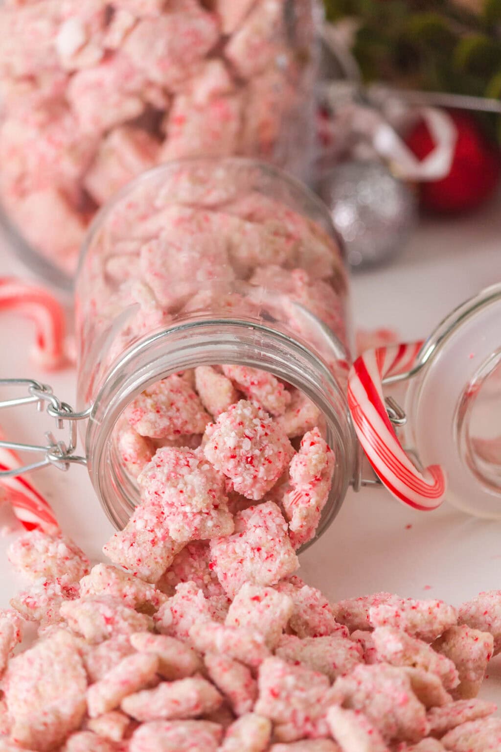 11 Christmas Snack Mix Recipes to Munch On All Holiday Season ...